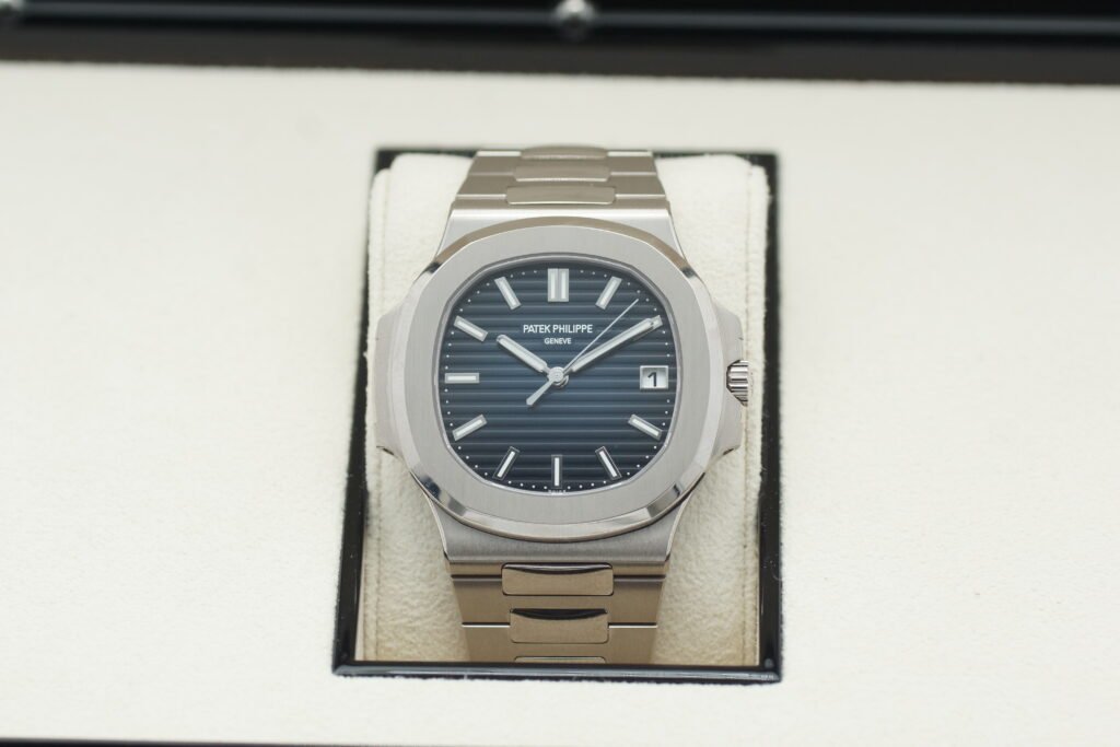 Patek Philippe Nautilus 5811 Full Set 2024 LC 100 Weißgold - Timedriven